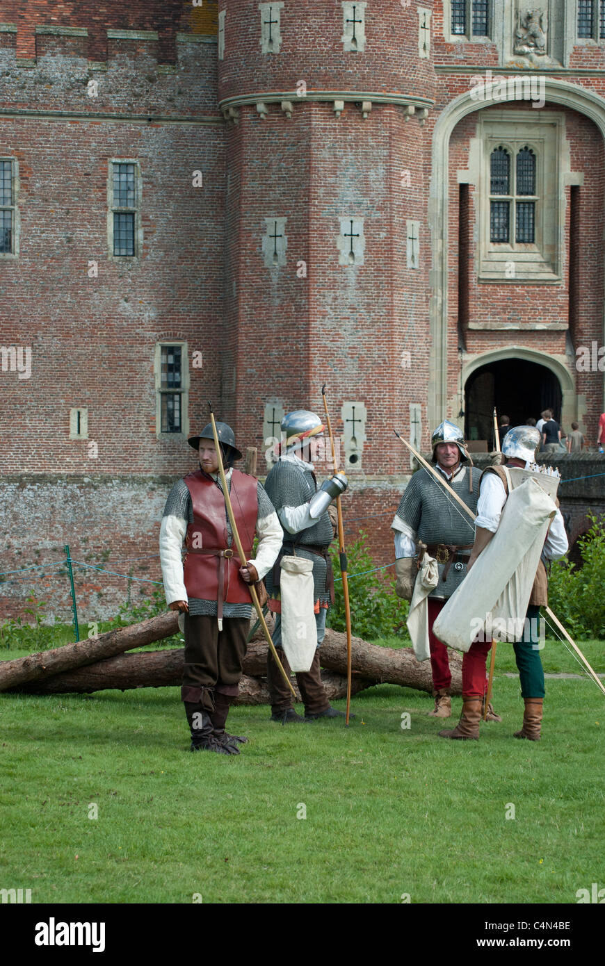 Longbow medieval hi-res stock photography and images - Alamy