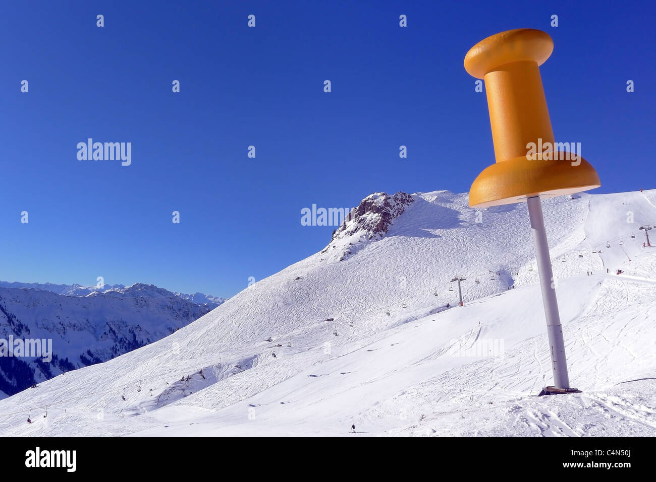 Giant yellow pin landmark on the piste in Fieberbrunn, Austria Stock ...