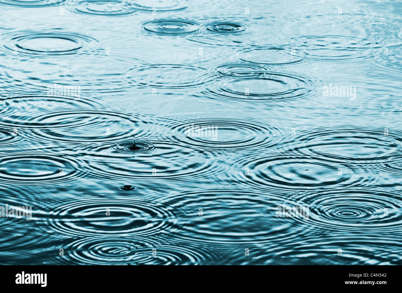 Rain drops falling on shiny hi-res stock photography and images - Alamy
