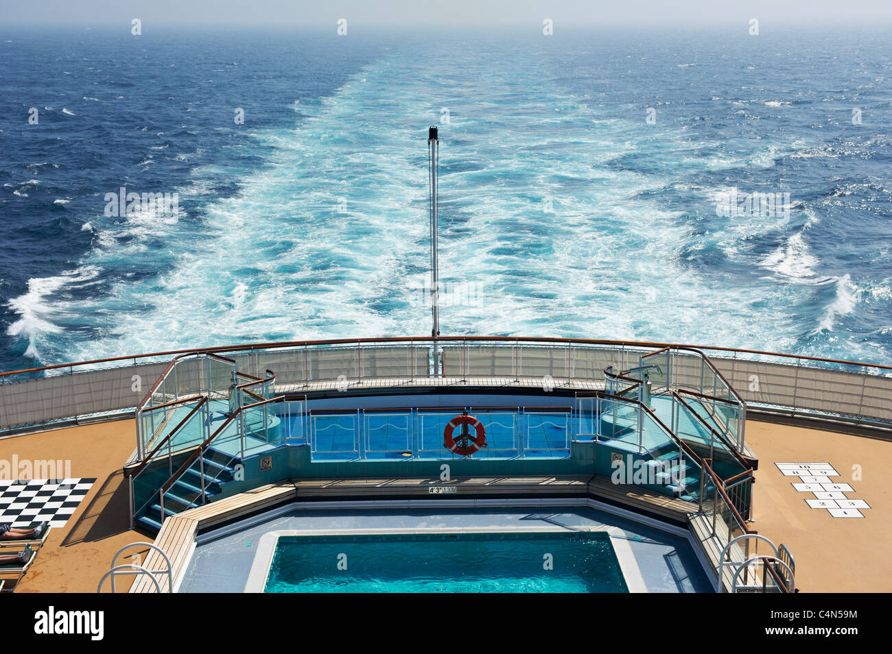 Stern of Queen Mary 2 Cunard liner crossing the Atlantic ocean Stock ...