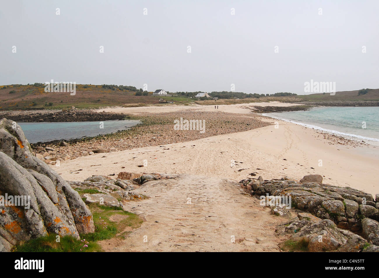 sand bar connecting islands on the isles of scilly Stock Photo - Alamy