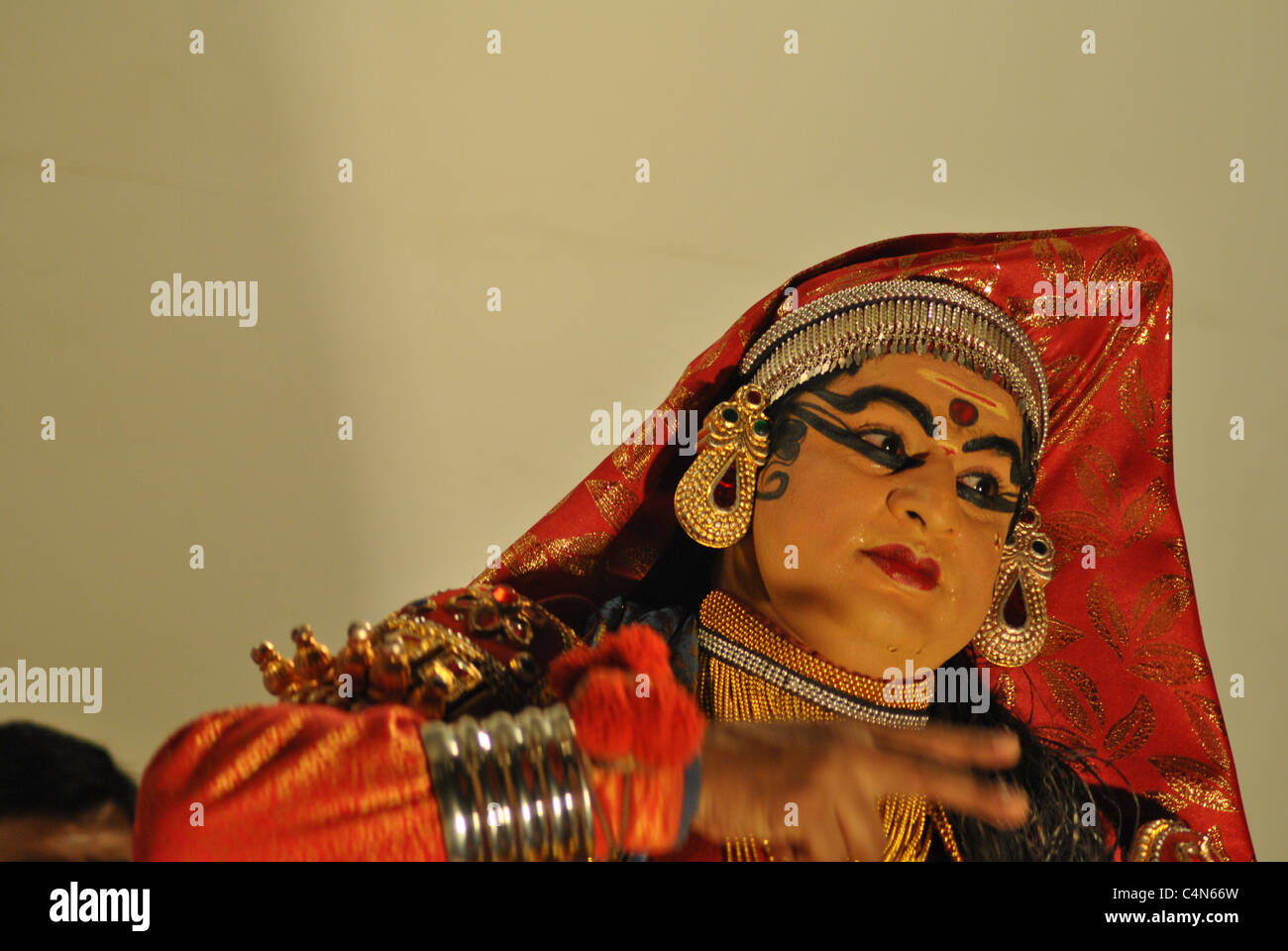 Kathakali dance hi-res stock photography and images - Alamy