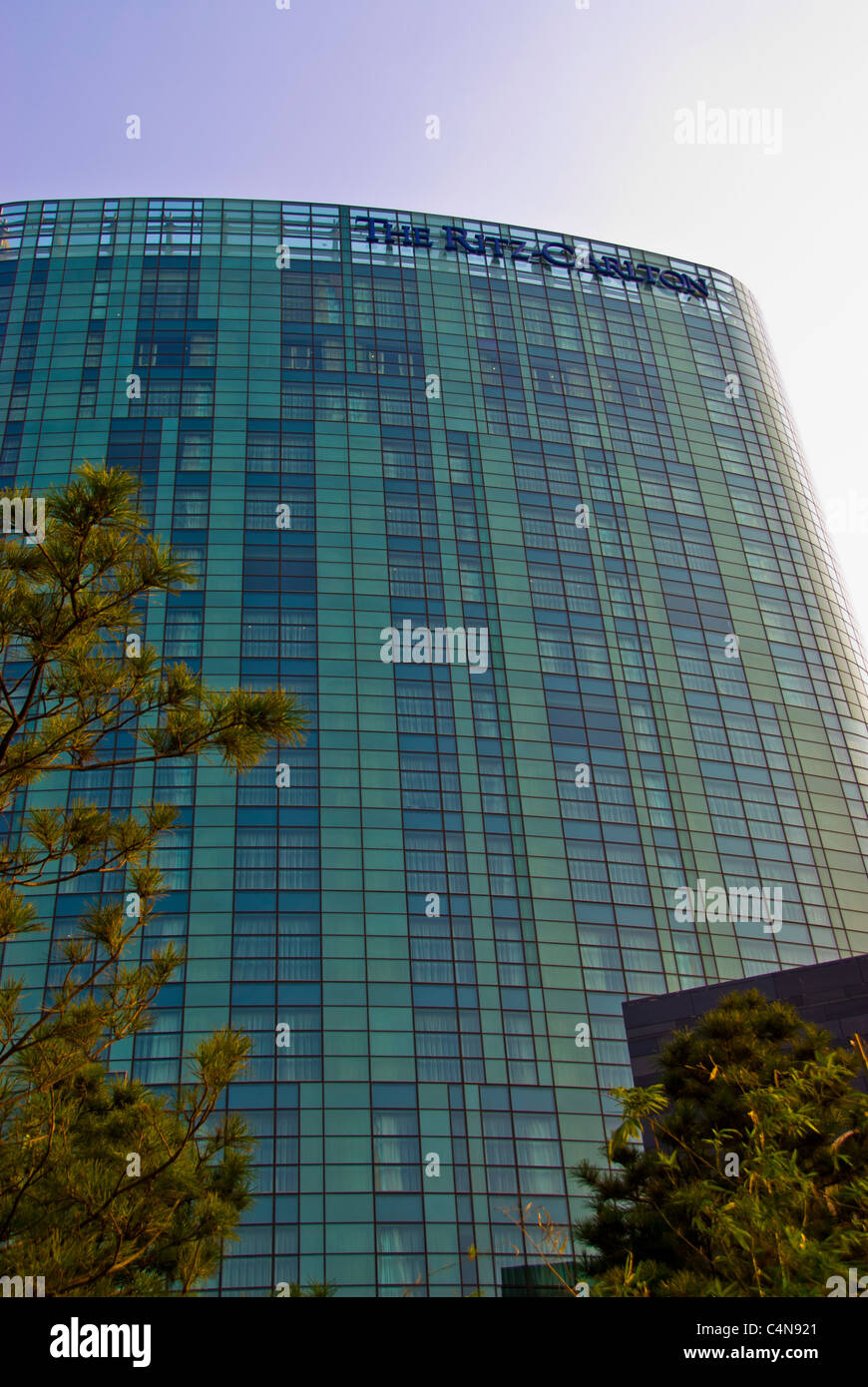 Ritz carlton luxury hotel tower hi-res stock photography and images - Alamy