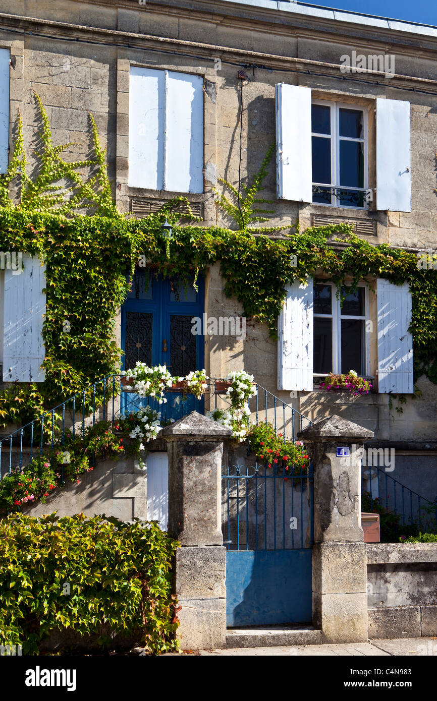 Typical French house at Sauveterre-de-Guyenne, Bordeaux, France Stock ...