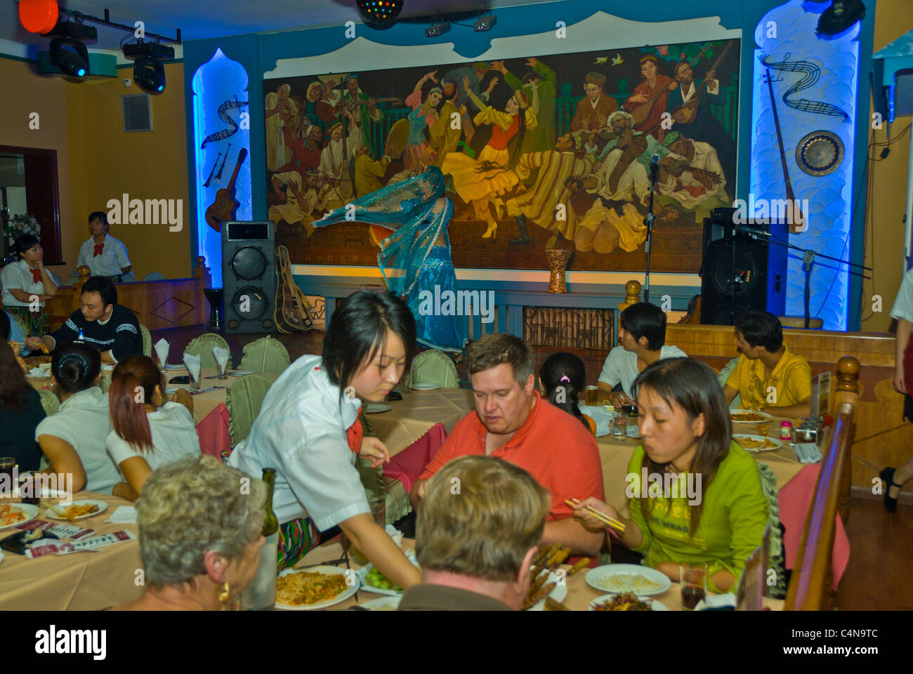 Chinese food eating show hi-res stock photography and images - Alamy