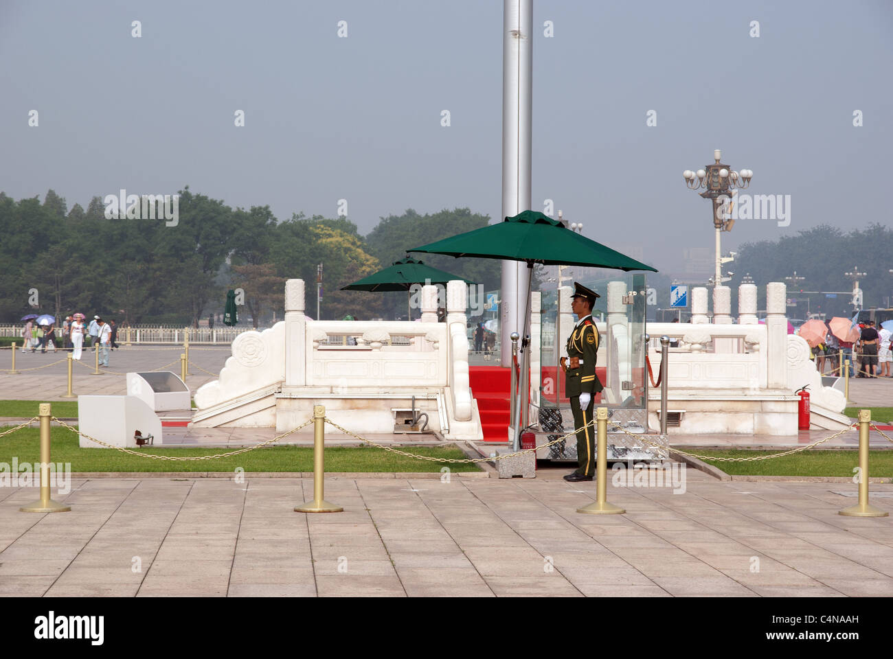 Police officer and security guard hi-res stock photography and images ...