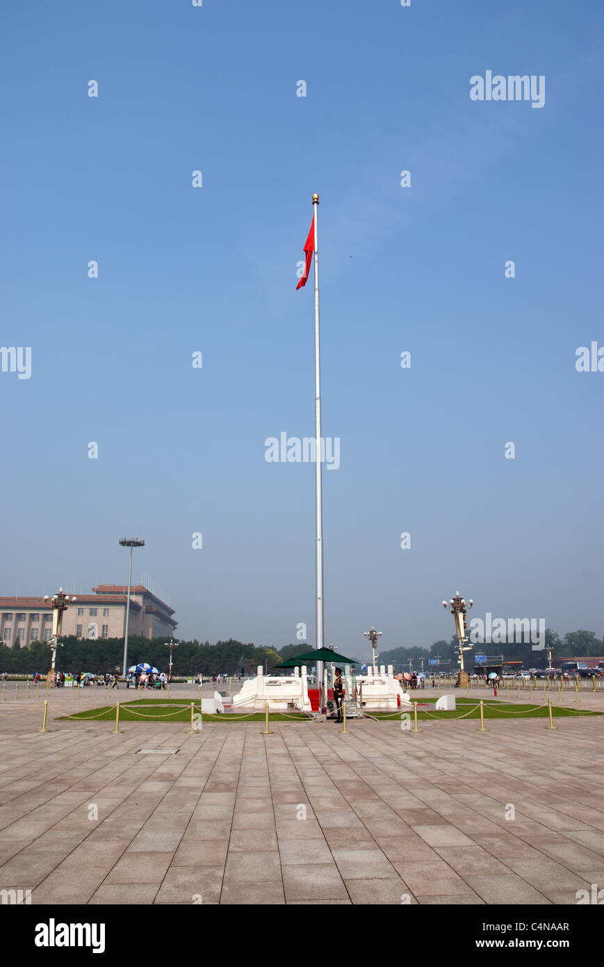 Police officer standing guard hi-res stock photography and images - Alamy