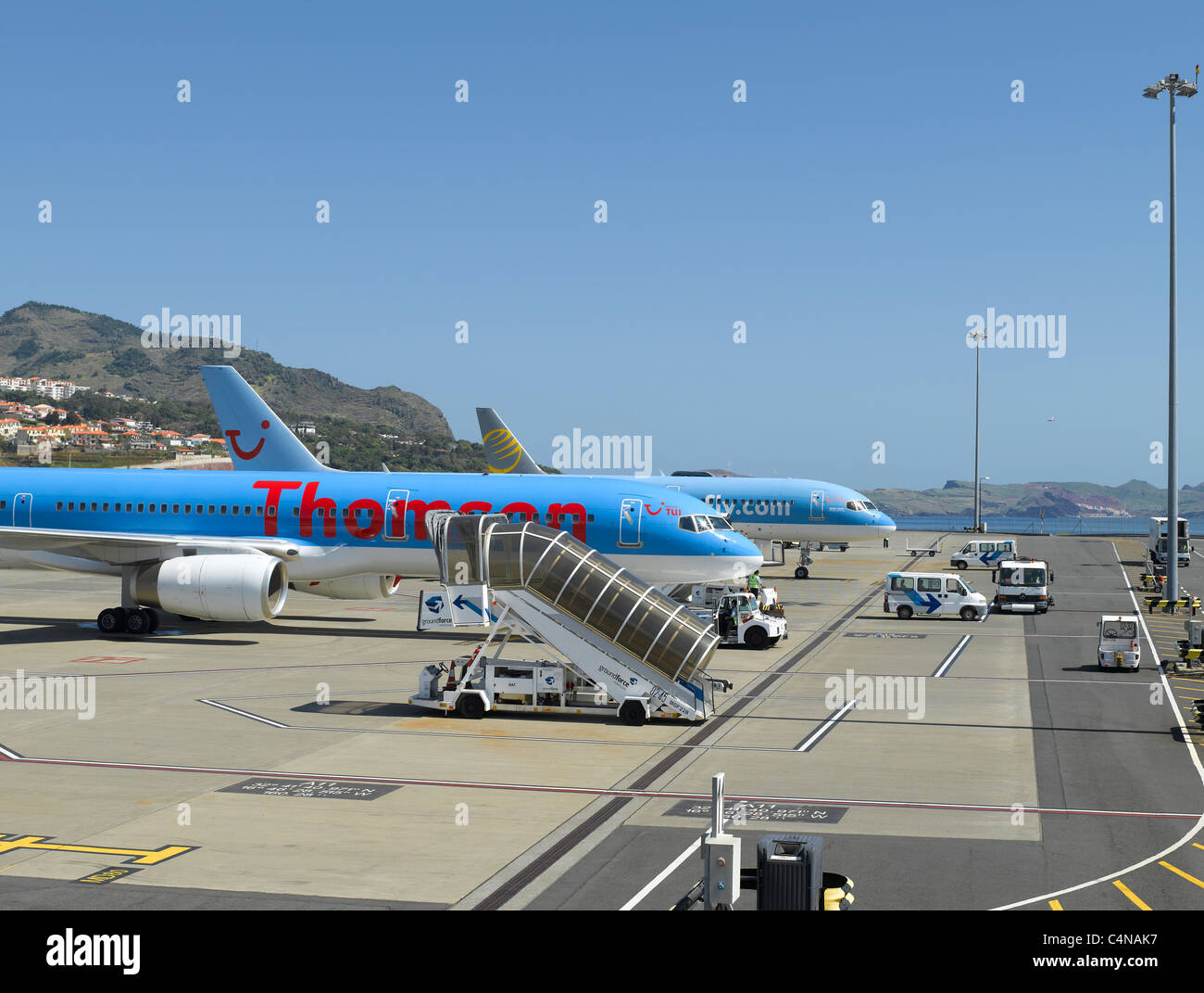 Funchal Airport Runway Stock Photos & Funchal Airport Runway Stock ...