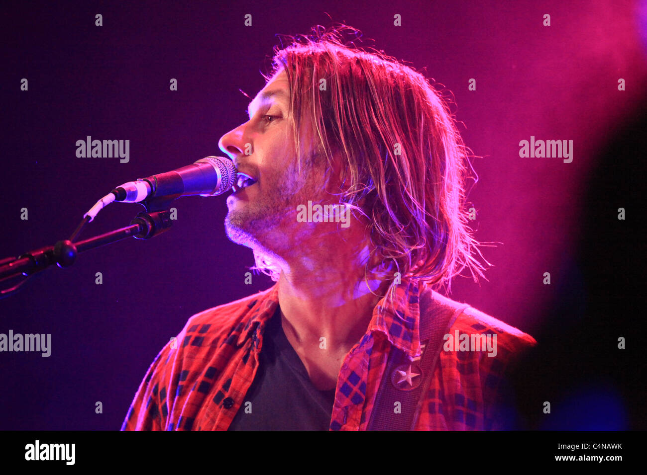 Lead singer feeder hi-res stock photography and images - Alamy