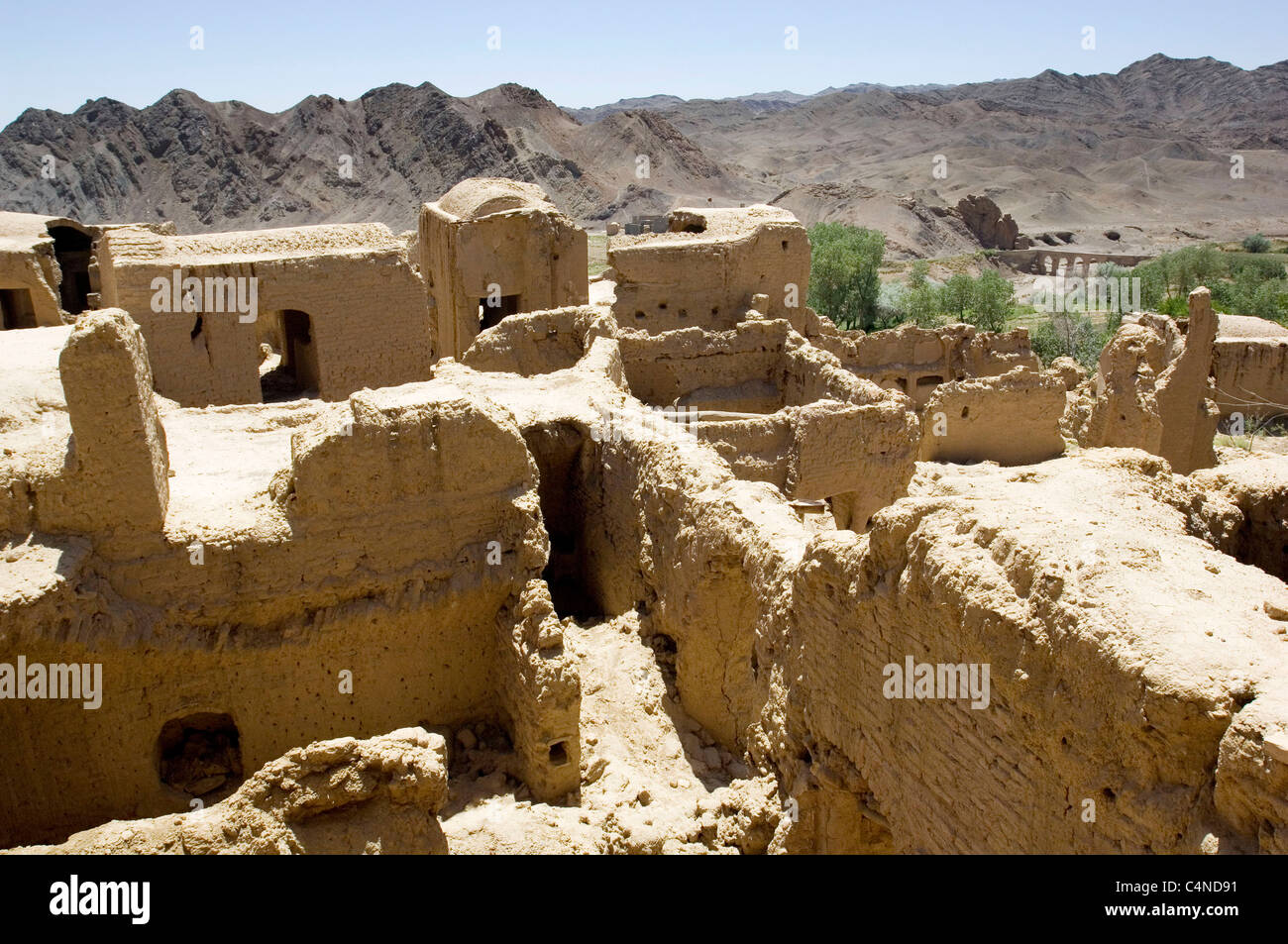 Kharanagh, abandoned mud village in the desert, Iran Stock Photo - Alamy