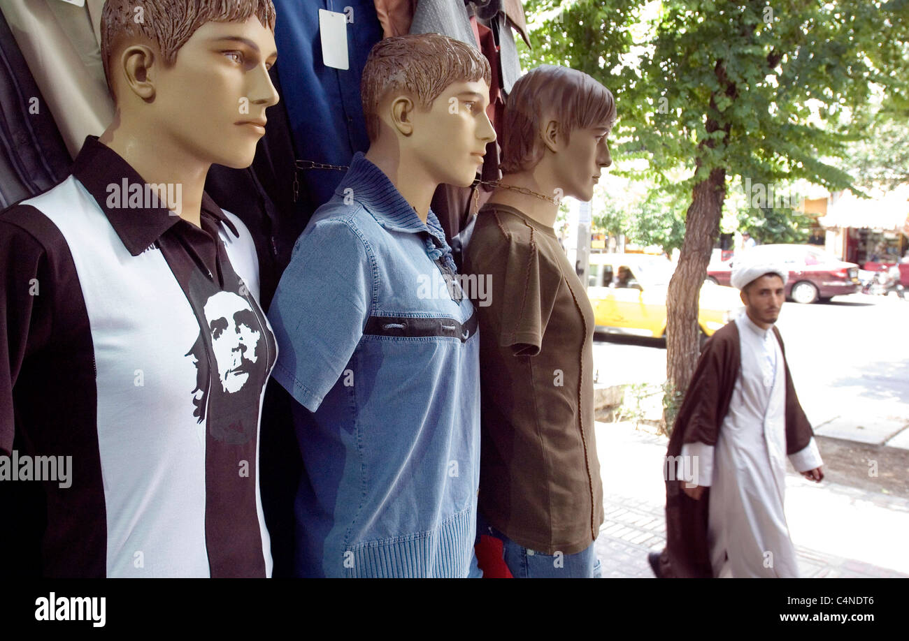 Clothing shop with Che Guevara shirt in Shiraz, Iran Stock Photo - Alamy