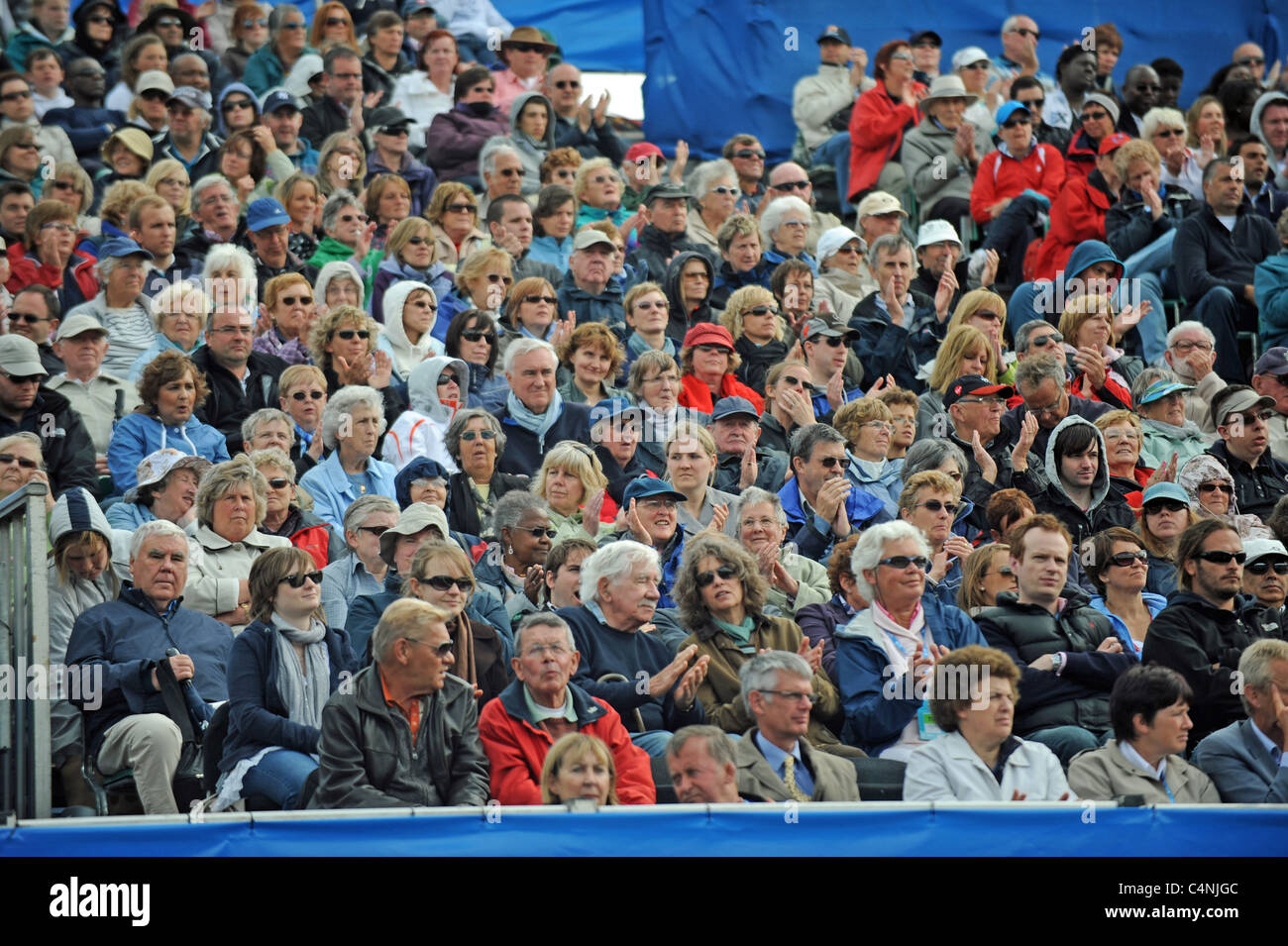 Tennis fans wearing jackets hi-res stock photography and images - Alamy