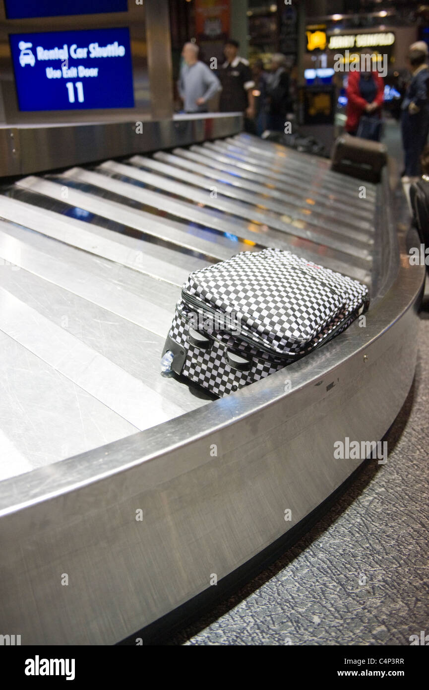 Luggage carousel hi-res stock photography and images - Alamy