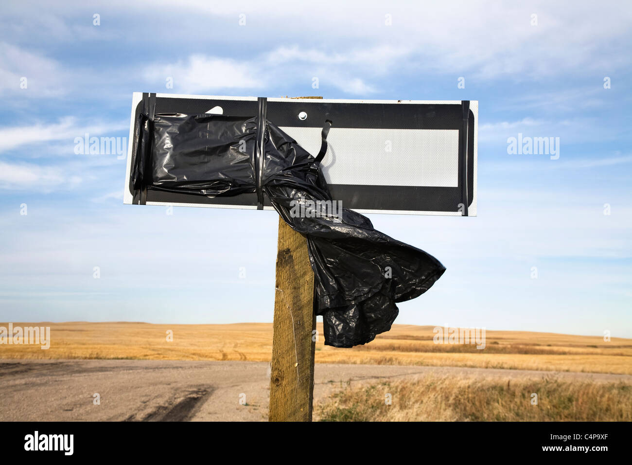 One way road sign hi-res stock photography and images - Alamy