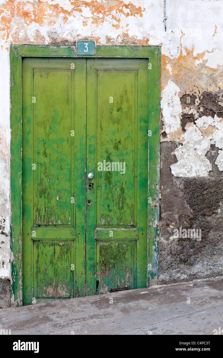 Run down door hi-res stock photography and images - Alamy