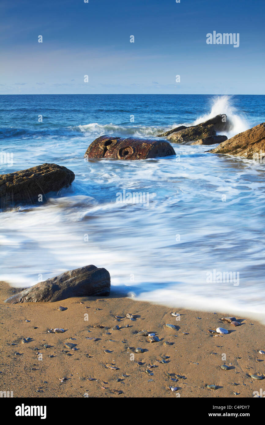 Waves crashing over beach hi-res stock photography and images - Alamy