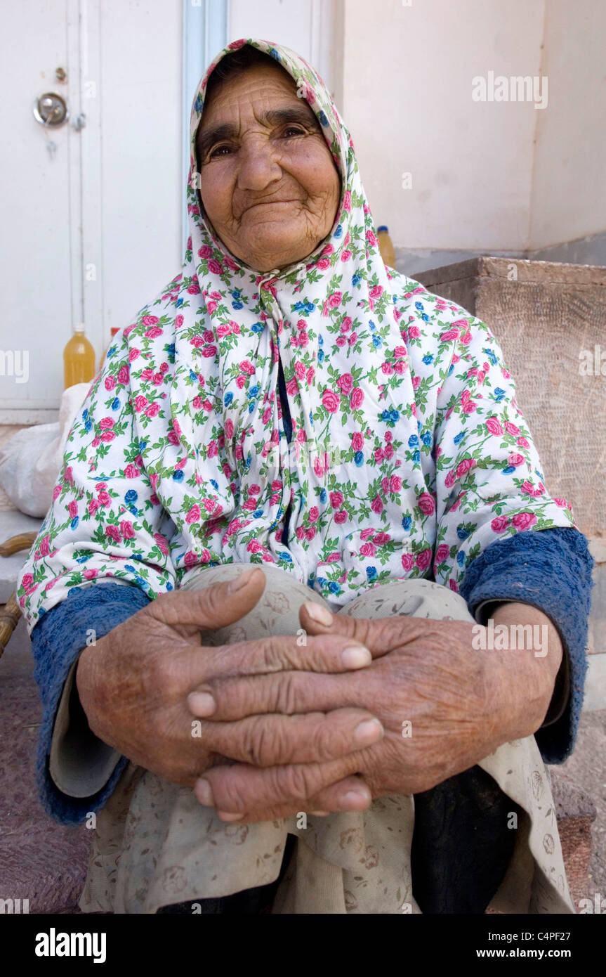 Old iranian woman portrait hi-res stock photography and images - Alamy