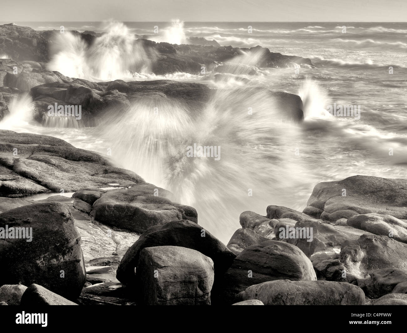 Crashing waves shore hi-res stock photography and images - Alamy