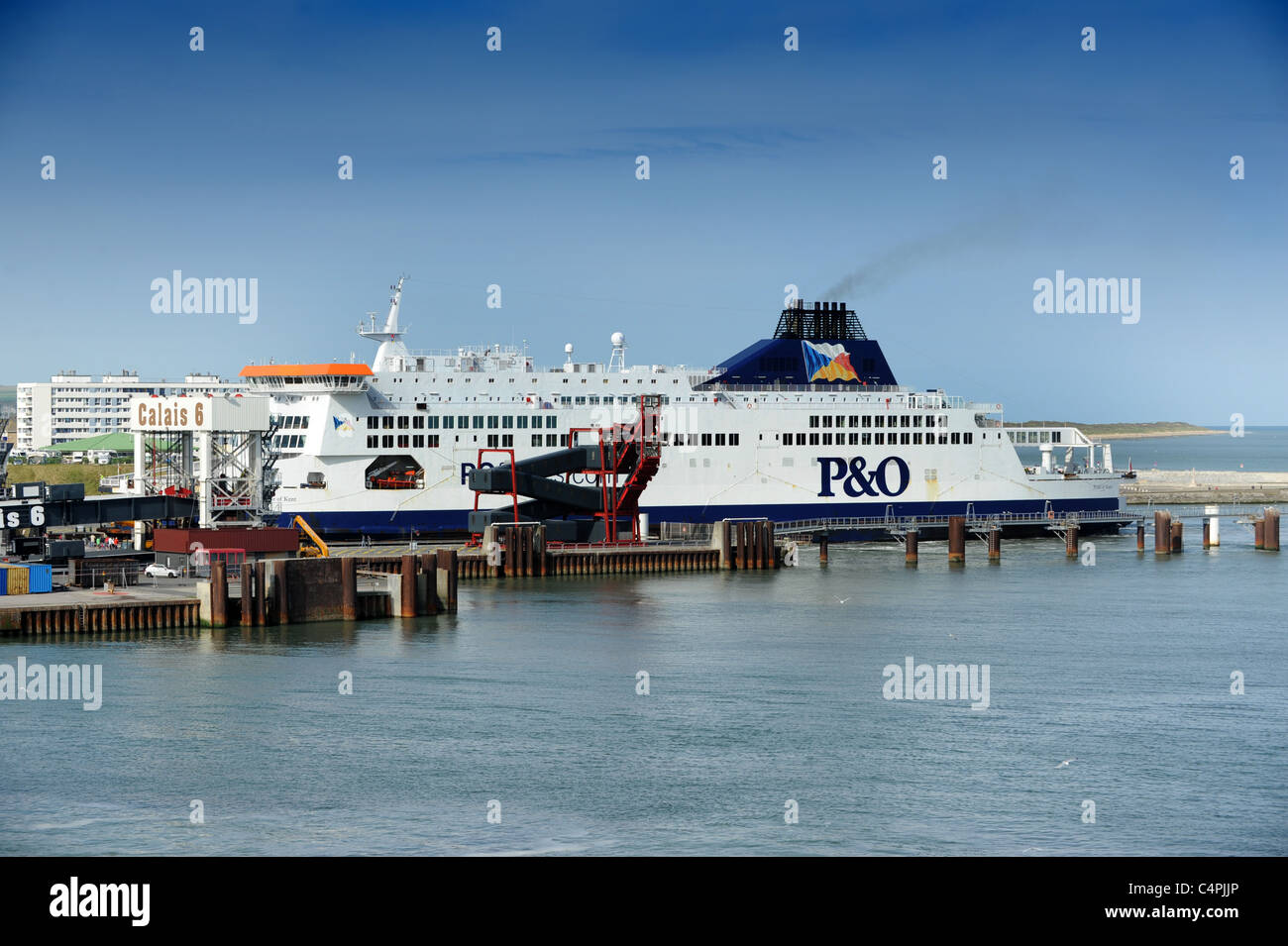 P&o ferry in port hi-res stock photography and images - Alamy
