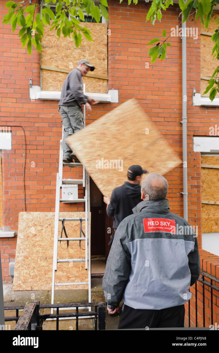 Boarding up windows hi-res stock photography and images - Alamy