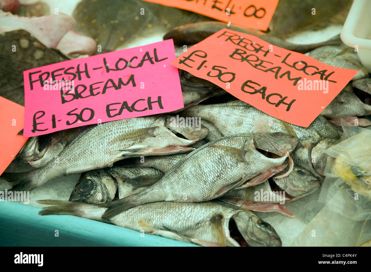 Fishmonger display of varieties of fish on ice table Stock Photo - Alamy