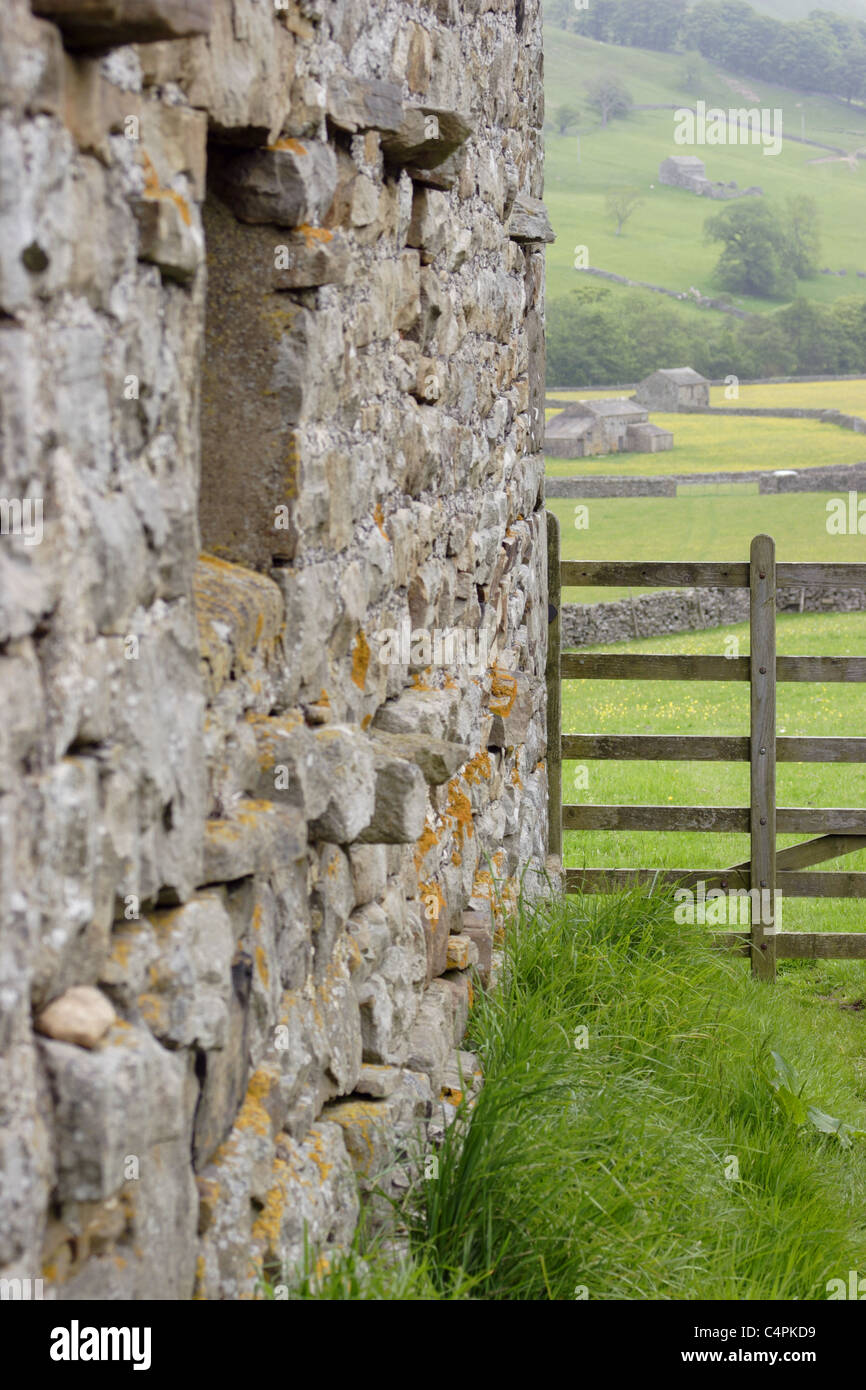 Classic stone barn hi-res stock photography and images - Alamy