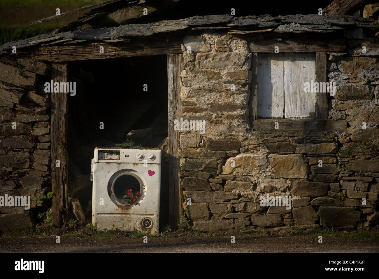 Broken washing machine hi-res stock photography and images - Alamy