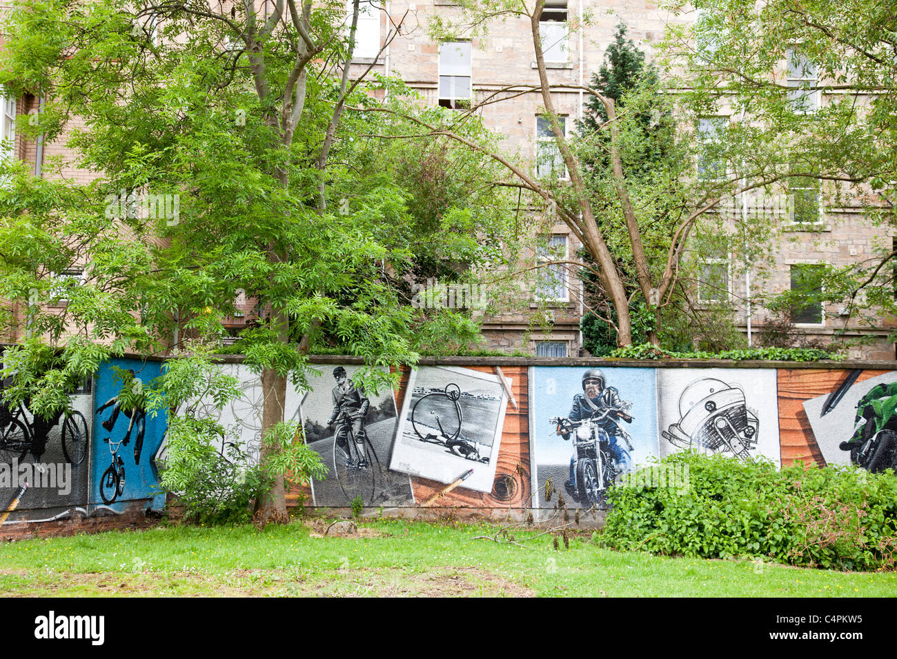 Part of 90m long mural featuring transport past & present masterminded ...
