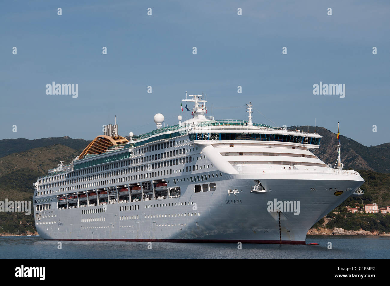 The P&O cruise ship 'Oceana' moored next to the island of Elba, Italy ...