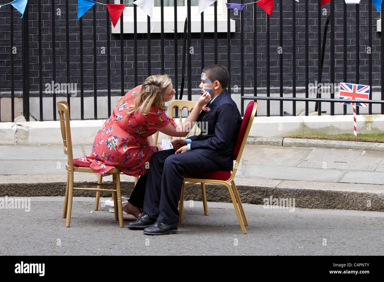 Prime minister David Cameron and his wife Samatha host a Royal Wedding ...