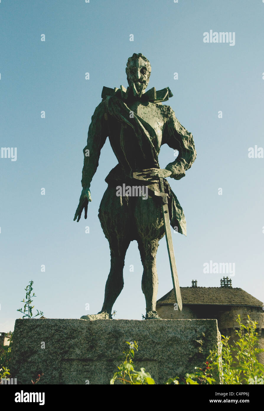 Statue of french king henri iv hi-res stock photography and images - Alamy