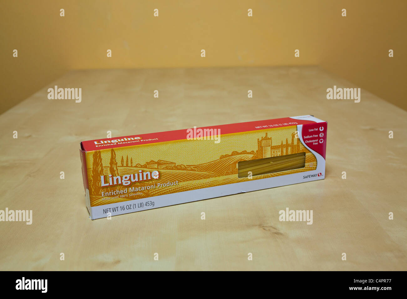 A box of Pasta Linguini Spaghetti Stock Photo - Alamy