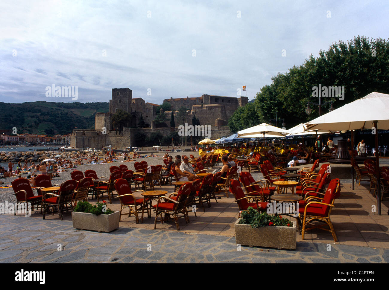 Collioure beach restaurant hi-res stock photography and images - Alamy
