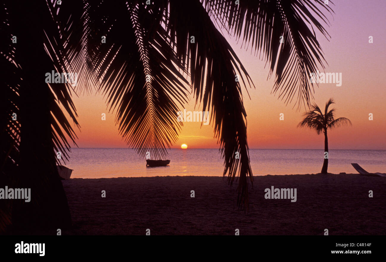 Caribbean sunset at Roatan island, Bay islands, Honduras, Caribbean ...