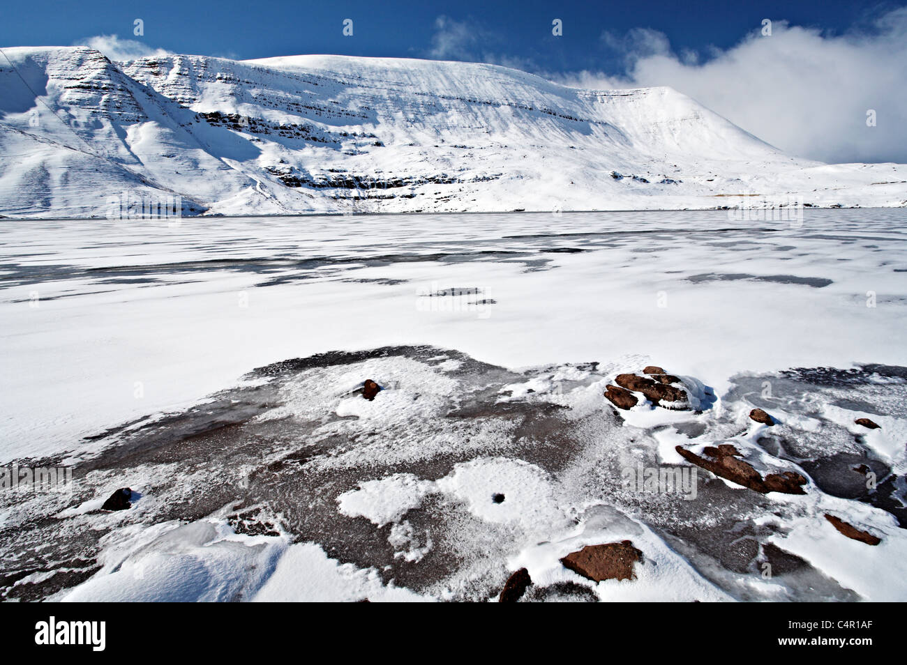 Llyn y Fan Fawr, Carmarthen Fan, Brecon Beacons National Park, Wales ...