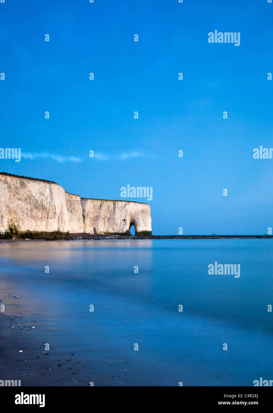 Chalk cliffs arch kingsgate bay hi-res stock photography and images - Alamy