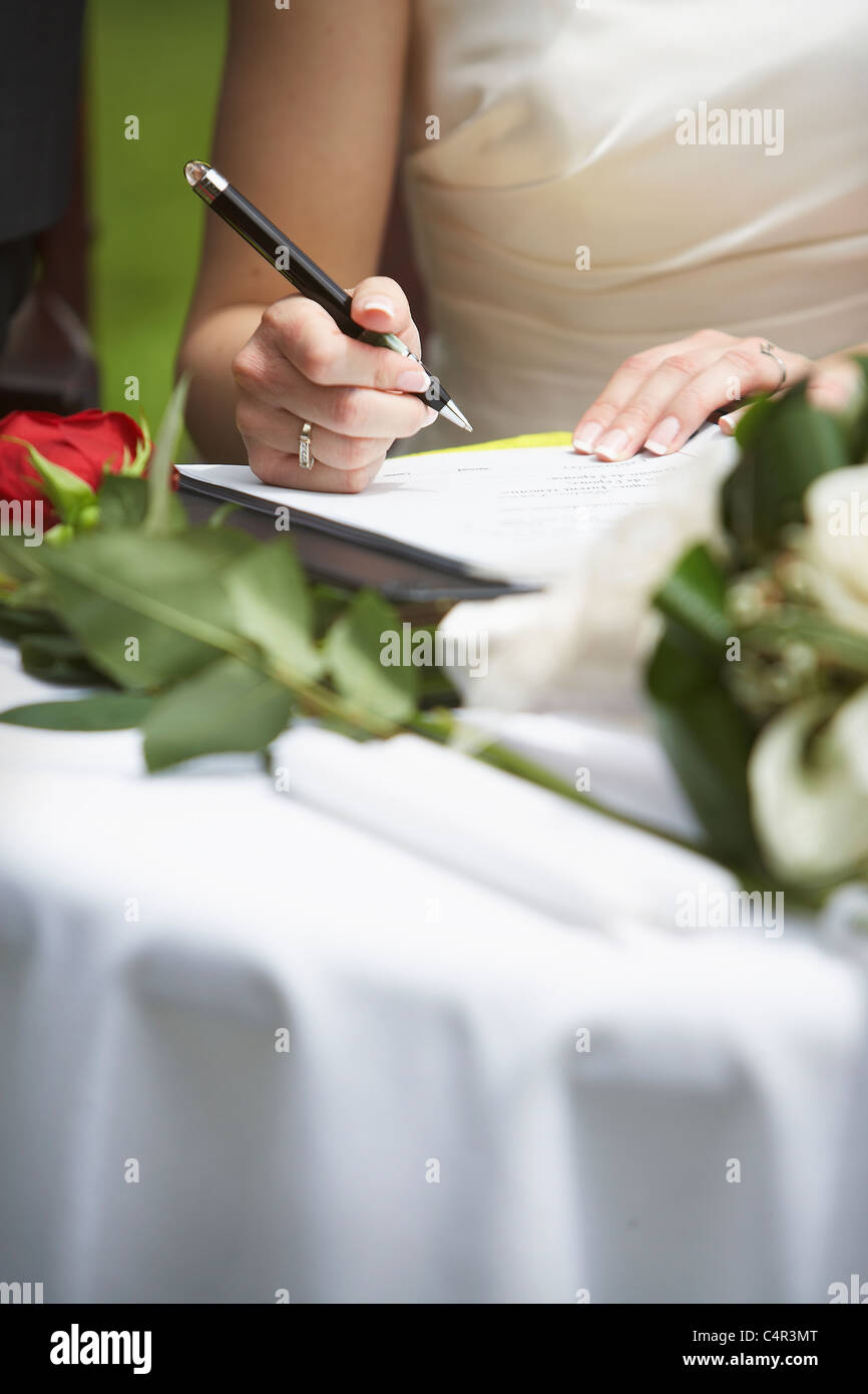 Signing register hi-res stock photography and images - Alamy
