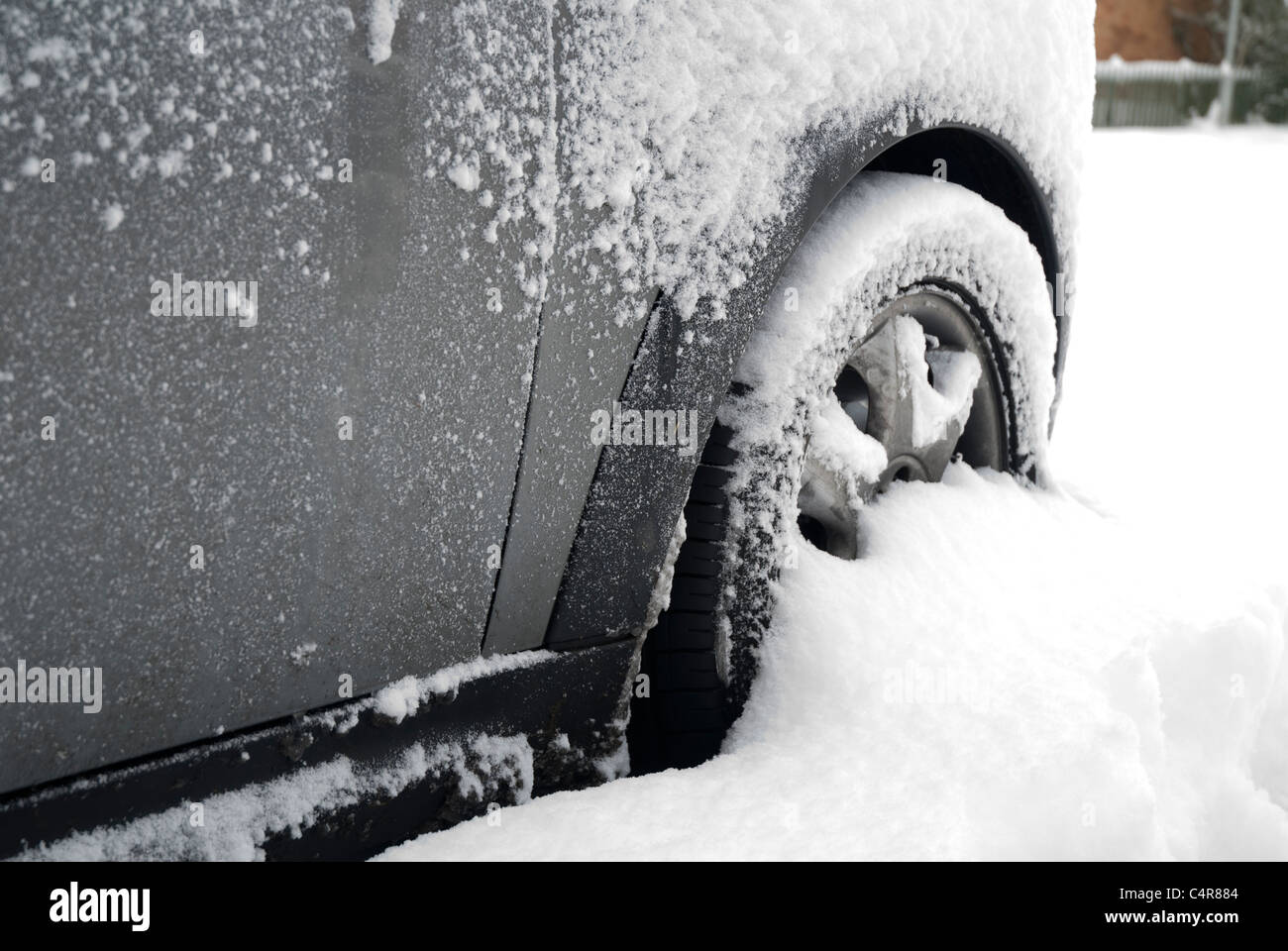 Car heavy snow hi-res stock photography and images - Alamy