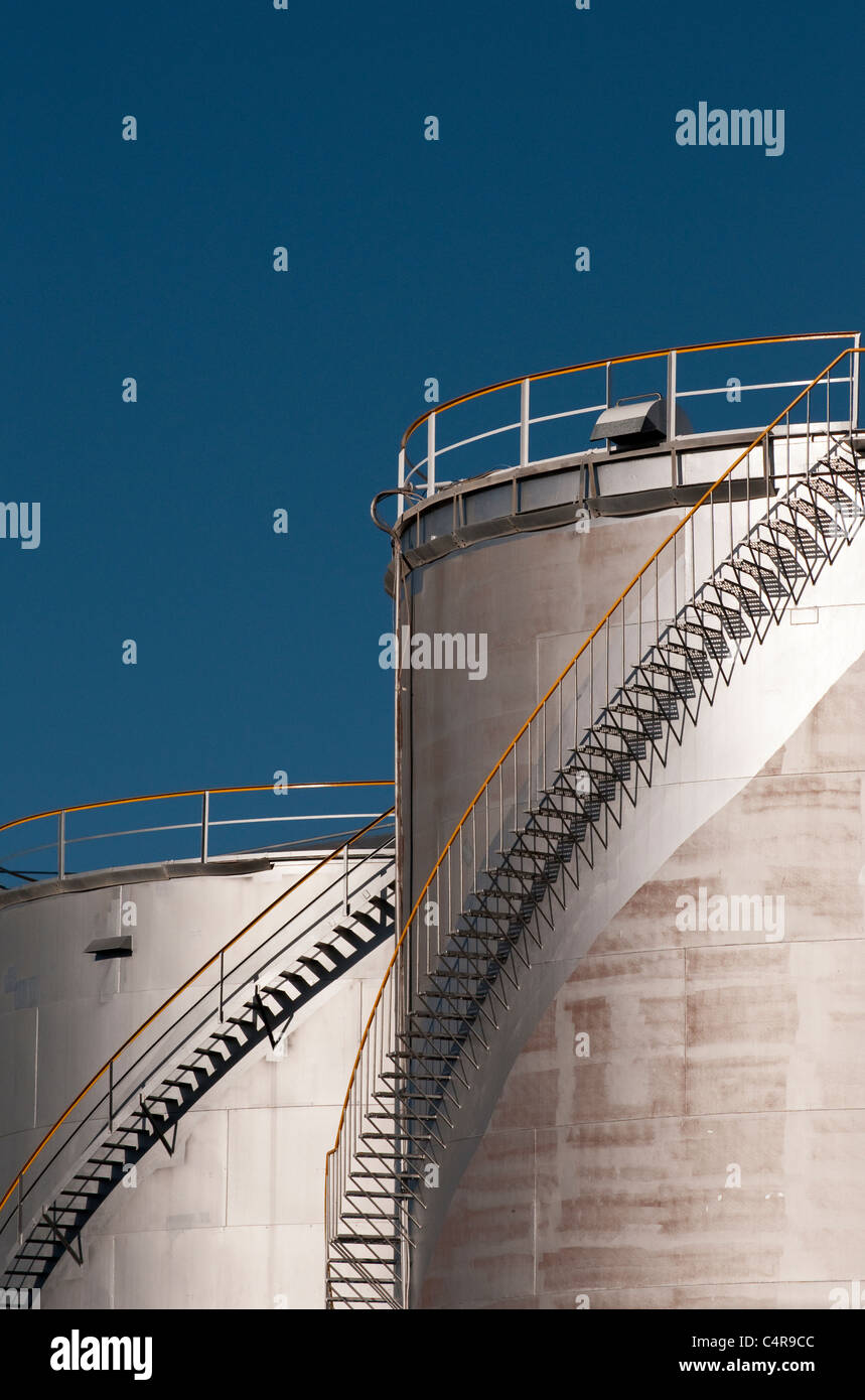 Shell oil fuel storage tank High Resolution Stock Photography and ...