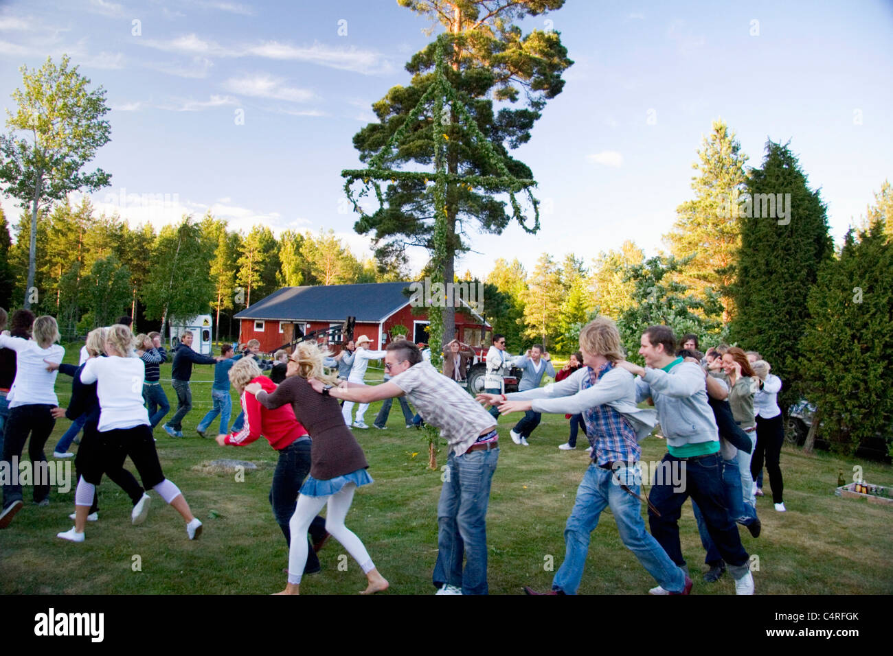 Maypole dancing sweden hi-res stock photography and images - Alamy