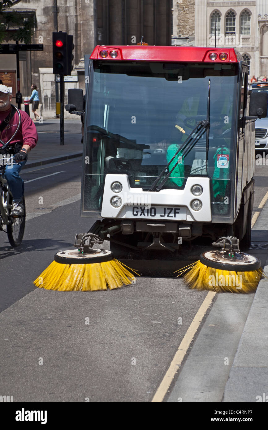 London street cleaning hi-res stock photography and images - Alamy