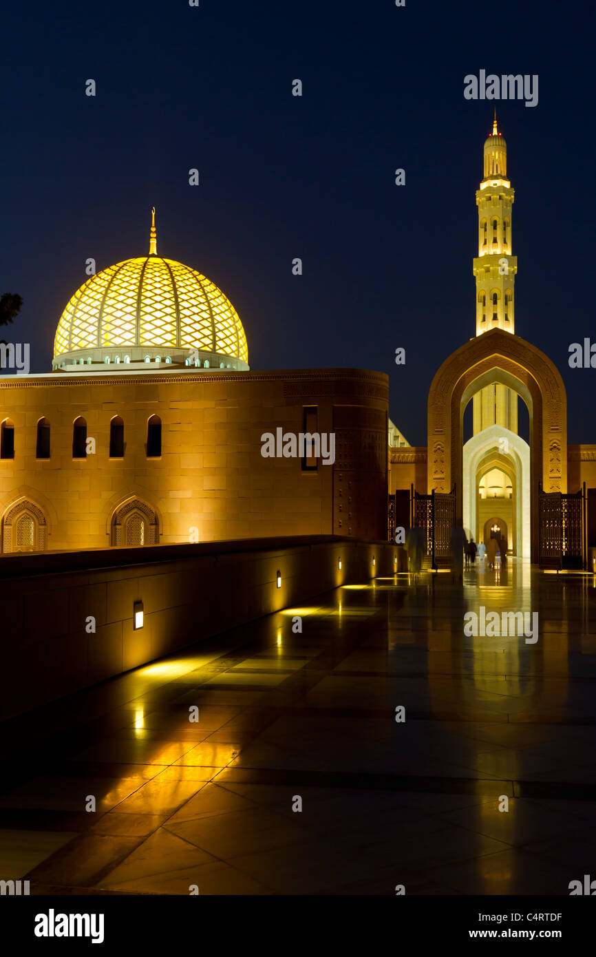 The Grand Mosque illuminated at night in Muscat, Sultanate of Oman ...