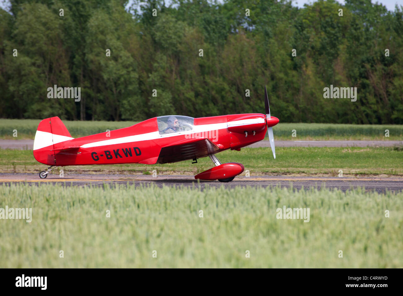 Taylor Titch G-BKWD taxiing at Sturgate Airfield Stock Photo - Alamy