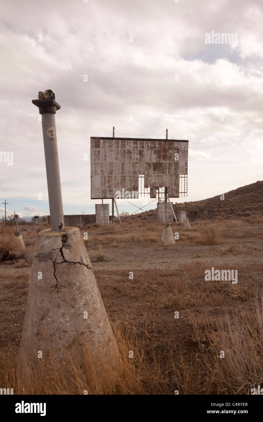 Drive in movie theater abandoned hi-res stock photography and images ...