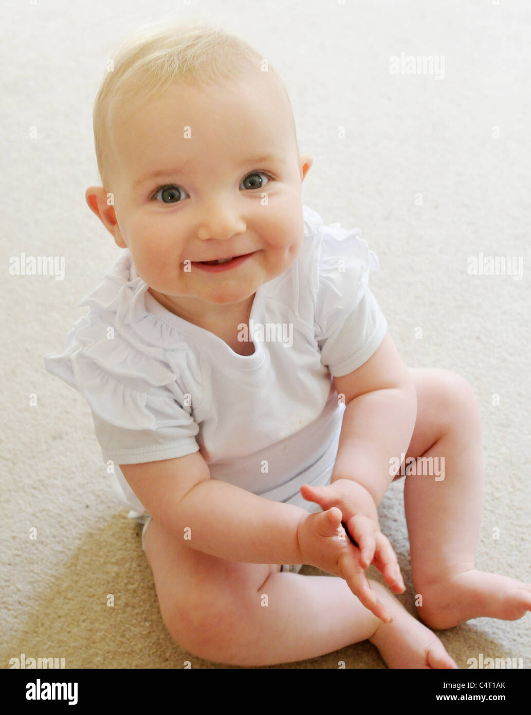 Baby girl clapping hands hi-res stock photography and images - Alamy