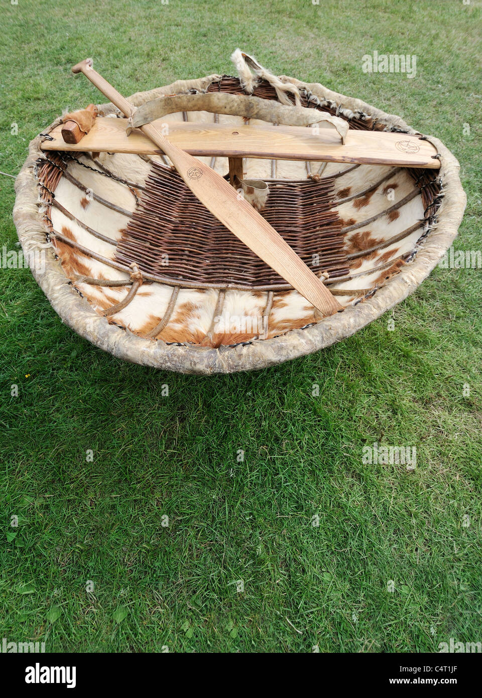 Coracle fishing craft hi-res stock photography and images - Alamy