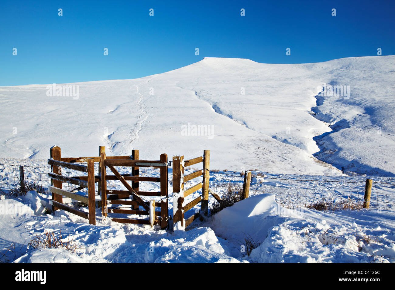 Corn Du from Storey Arms path, Brecon Beacons National Park, Wales ...