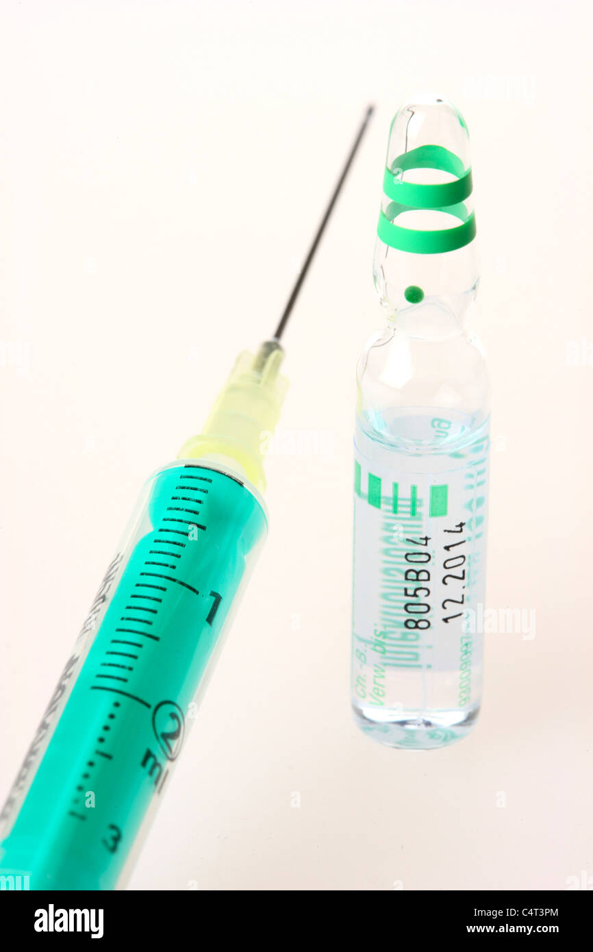 Injection cannula, medical syringe, filling a syringe with a medicament ...