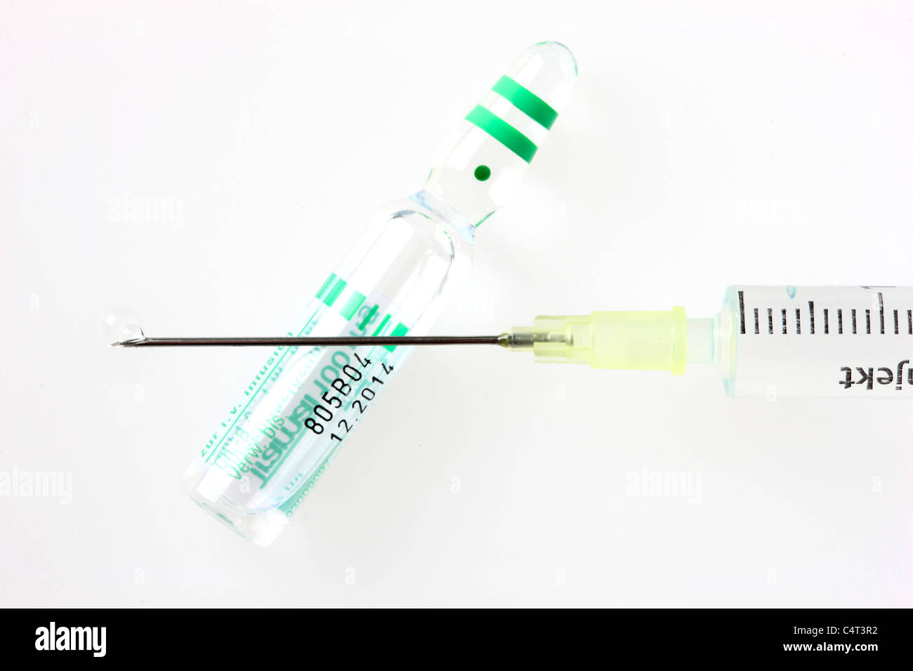 Injection cannula, medical syringe, filling a syringe with a medicament ...