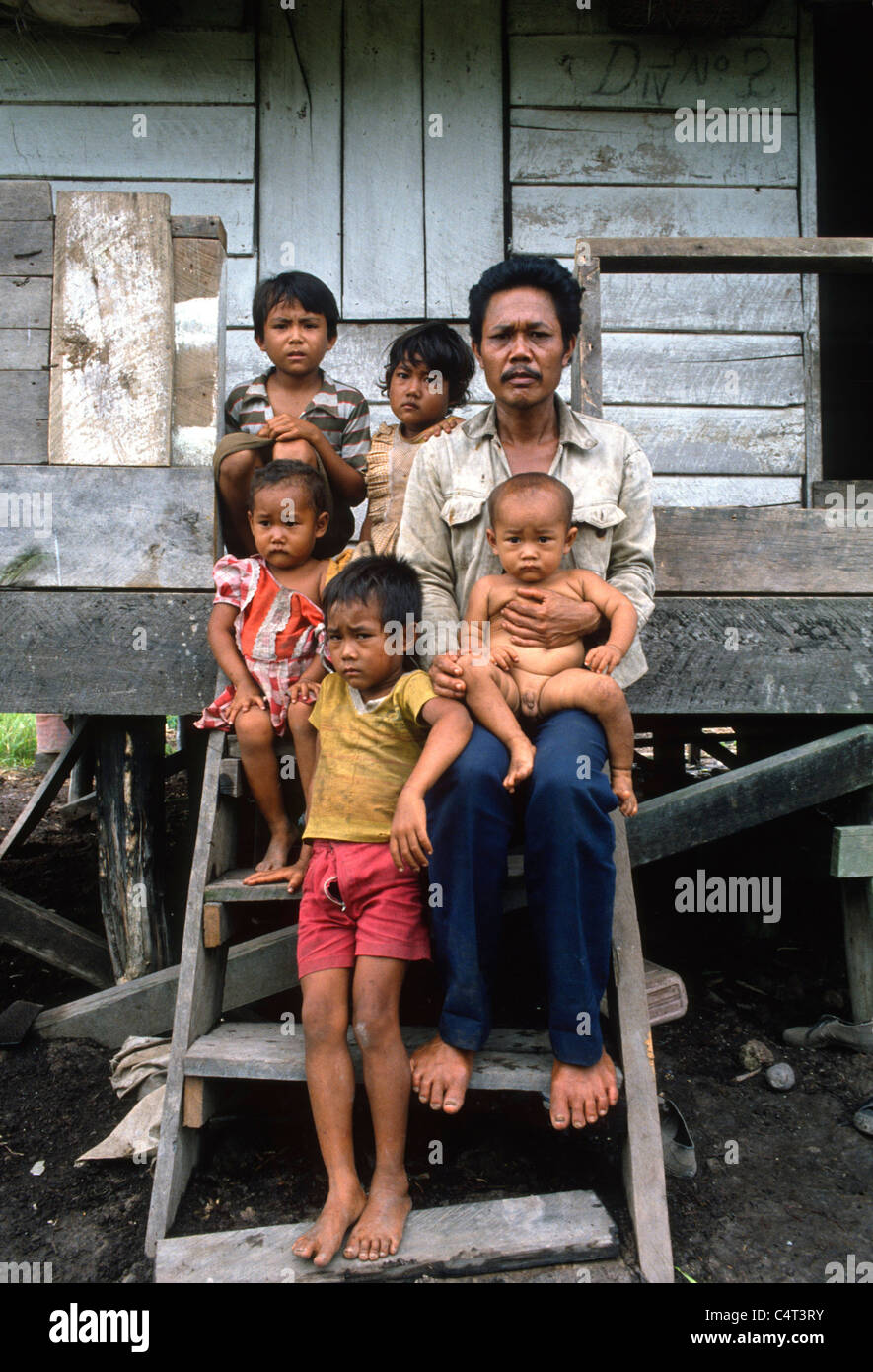 Transmigrant family on a transmigration site in Sumatra Stock Photo - Alamy